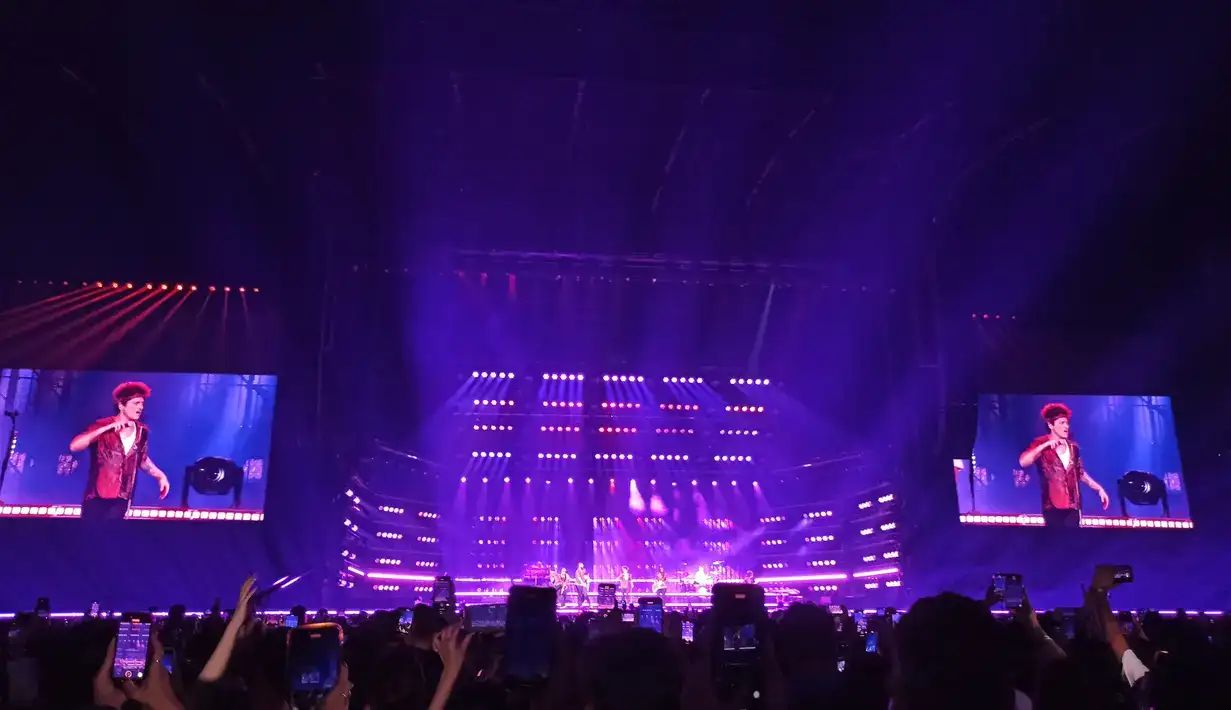 Kerseruan Hari Terakhir Konser Bruno Mars di Jakarta - RRI.co.id