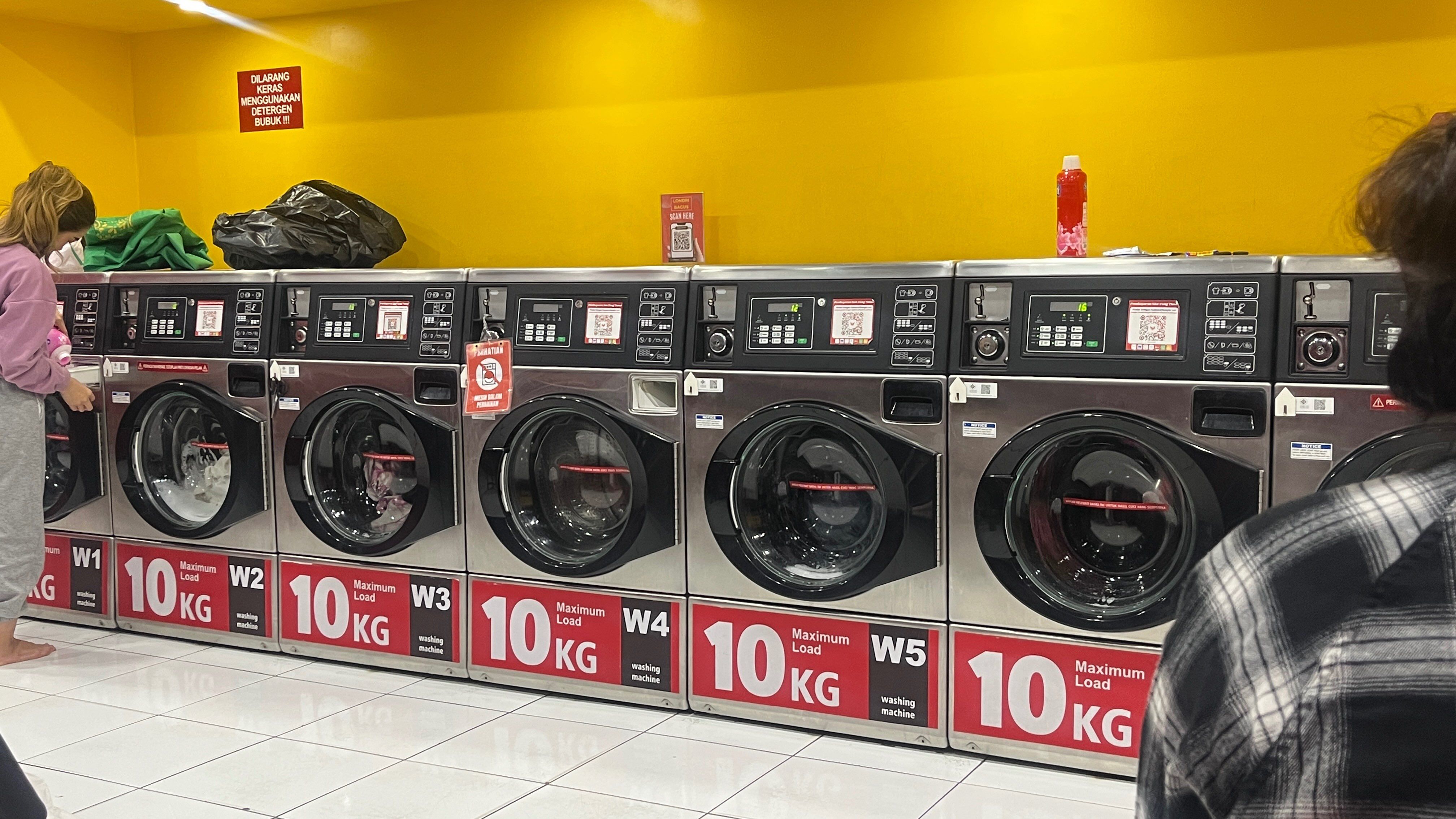 Laundry Coin, Usaha Laundry yang Menerapkan Self Service - RRI.co.id