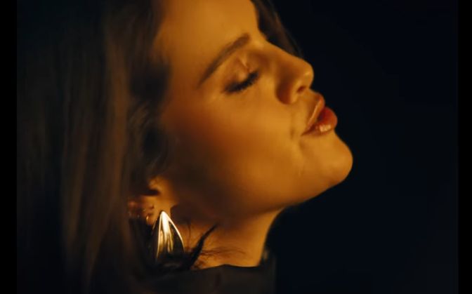 Lirik Lagu In The Dark dari Selena Gomez - RRI.co.id