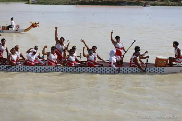 Indonesian Dragon Boat Mixed Team Wins Gold at 2025 SEA Games - RRI.co.id