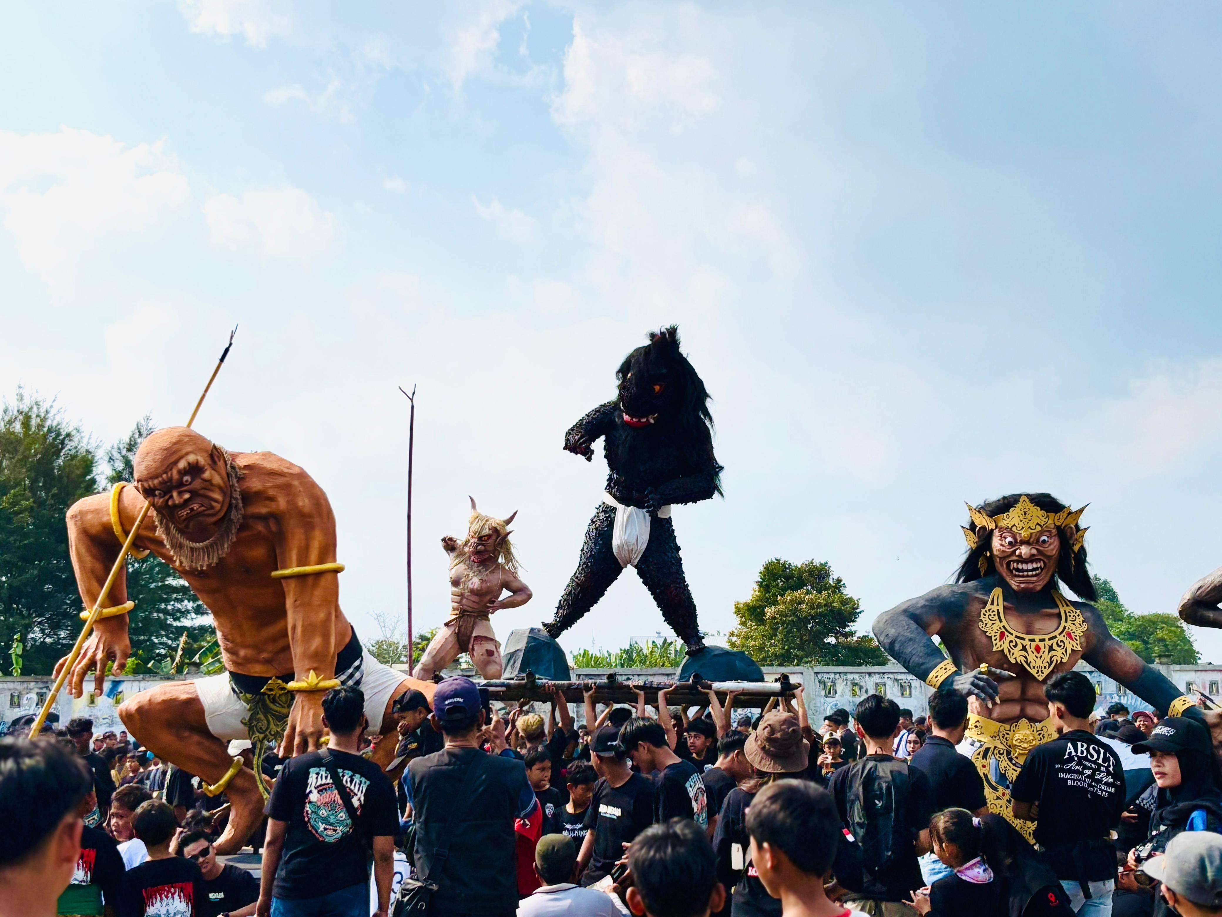Saparan Bekakak 2025 Procession Draws Thousands - RRI.co.id