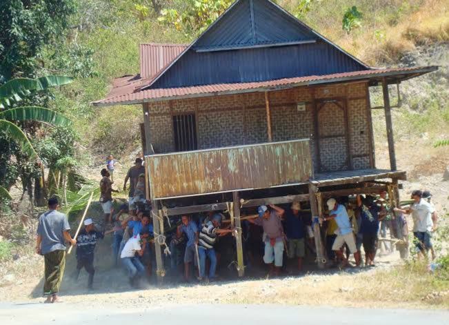 Lima Tradisi Gotong Royong di Masyarakat Indonesia - RRI.co.id