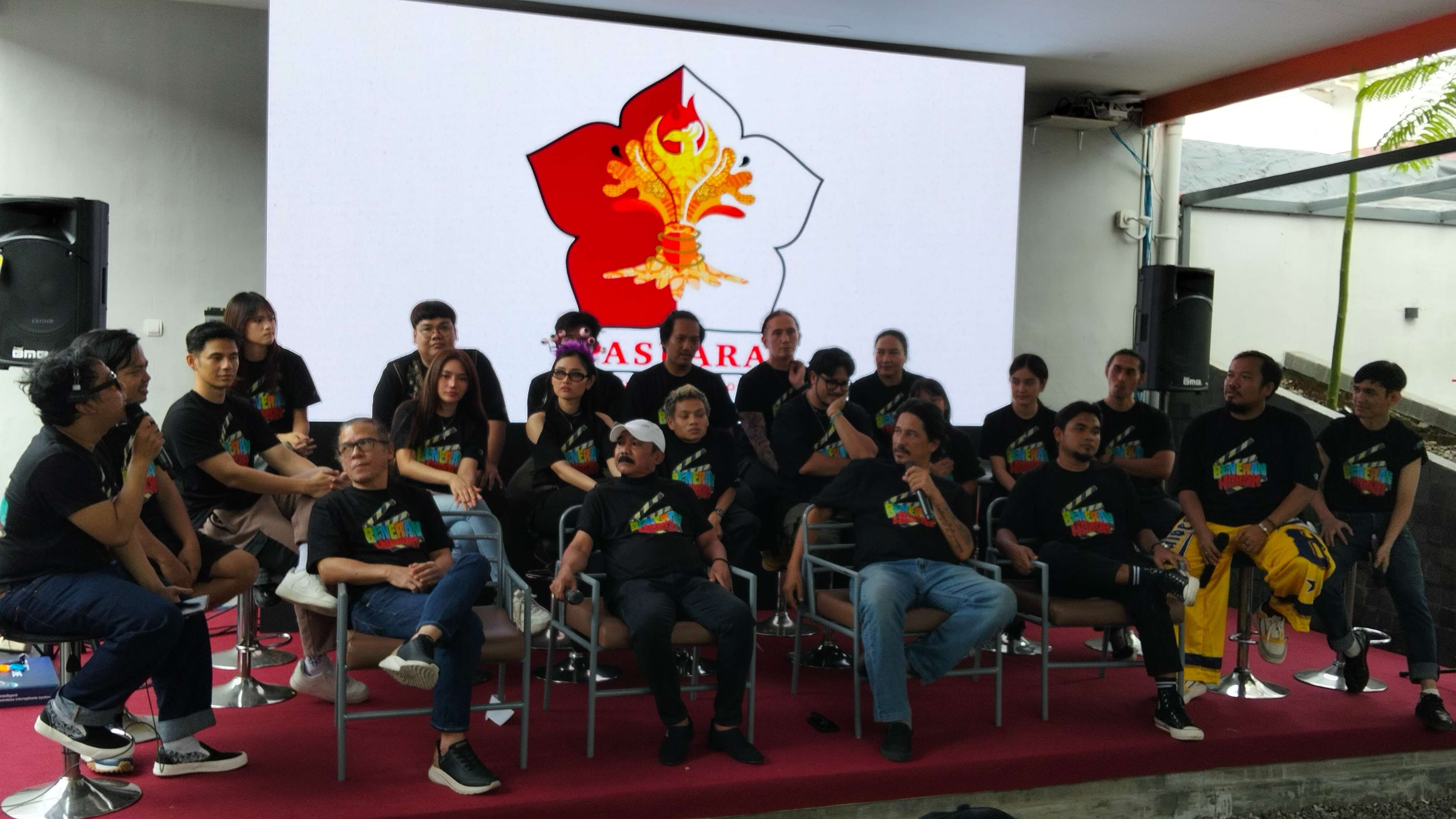 Perankan Sutradara, Bucek Depp Kembali Akting Film Horor-Komedi - RRI.co.id