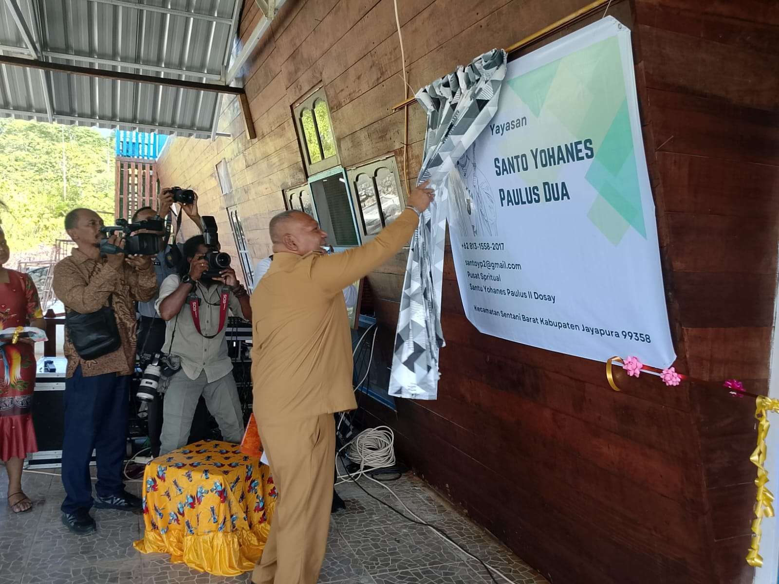Bahtera Kristoforus Simbol Persatuan Pesisir dan Pegunungan Papua - RRI ...