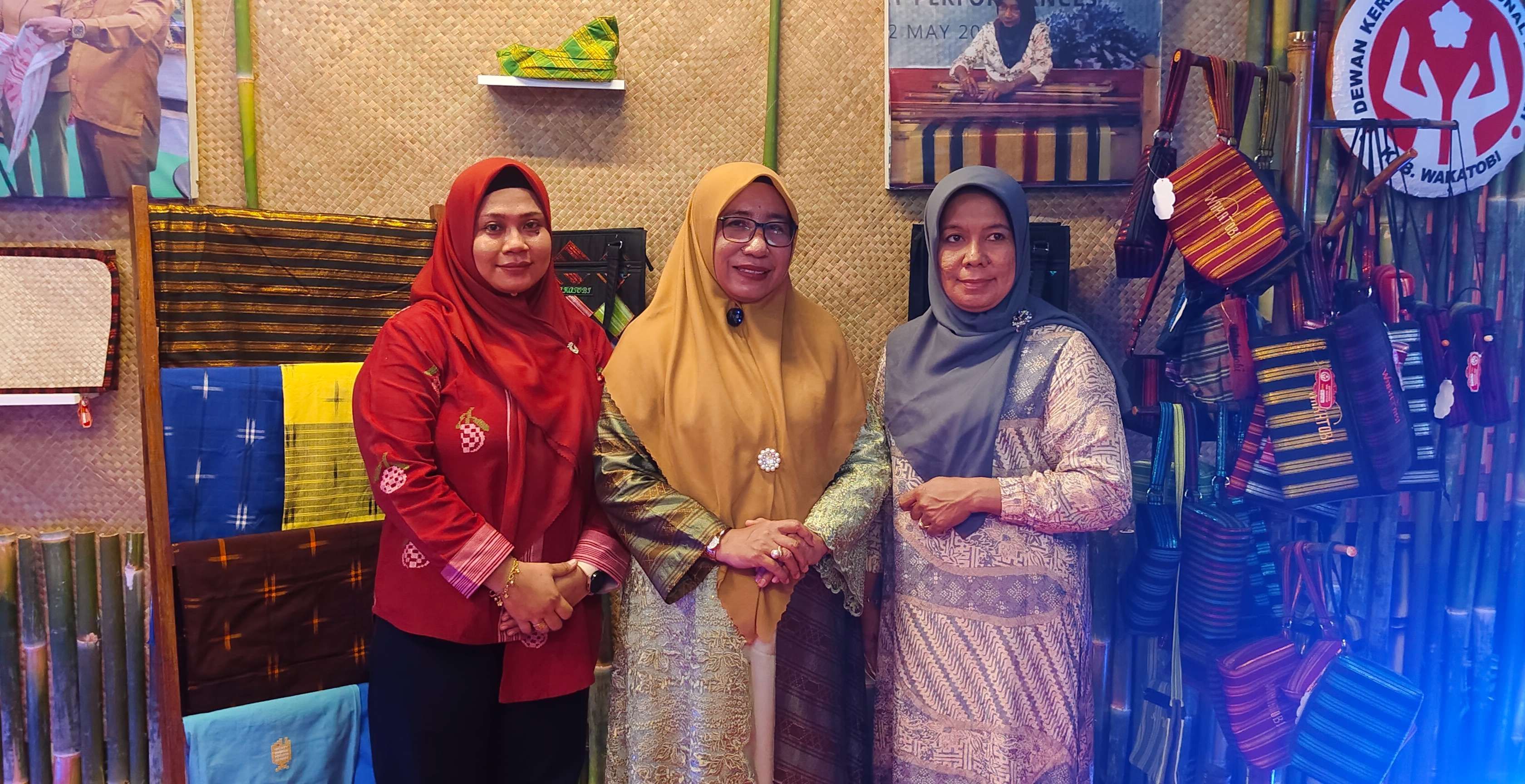 Kerajinan Wakatobi Terjual Rp11,6 juta di HUT Sultra - RRI.co.id