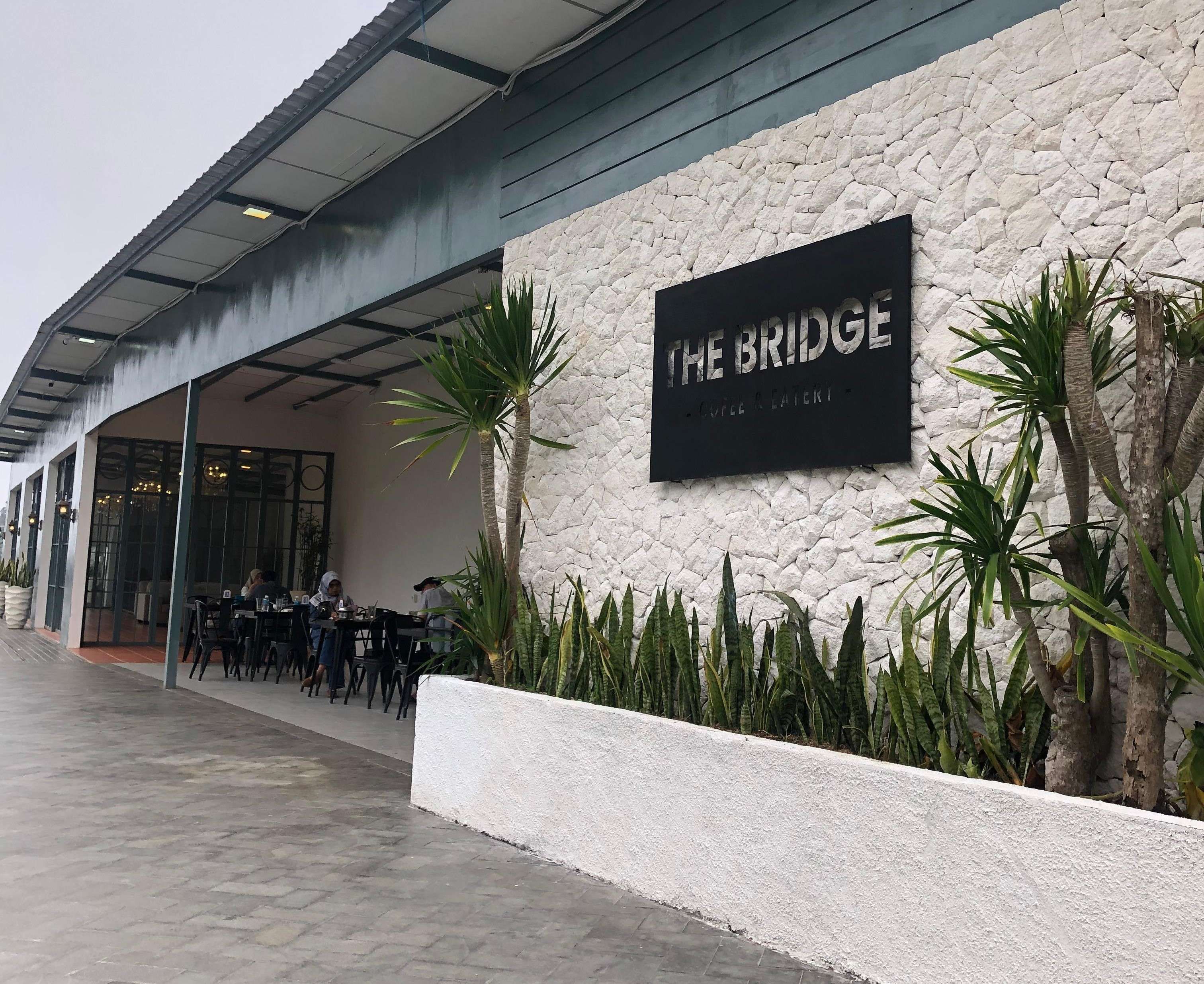 Pesona Keindahan The Bridge Coffe And Eatery Tawangmangu - RRI.co.id