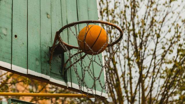 Sejarah Bola Basket dari Keranjang Persik hingga Lapangan Dunia - RRI.co.id