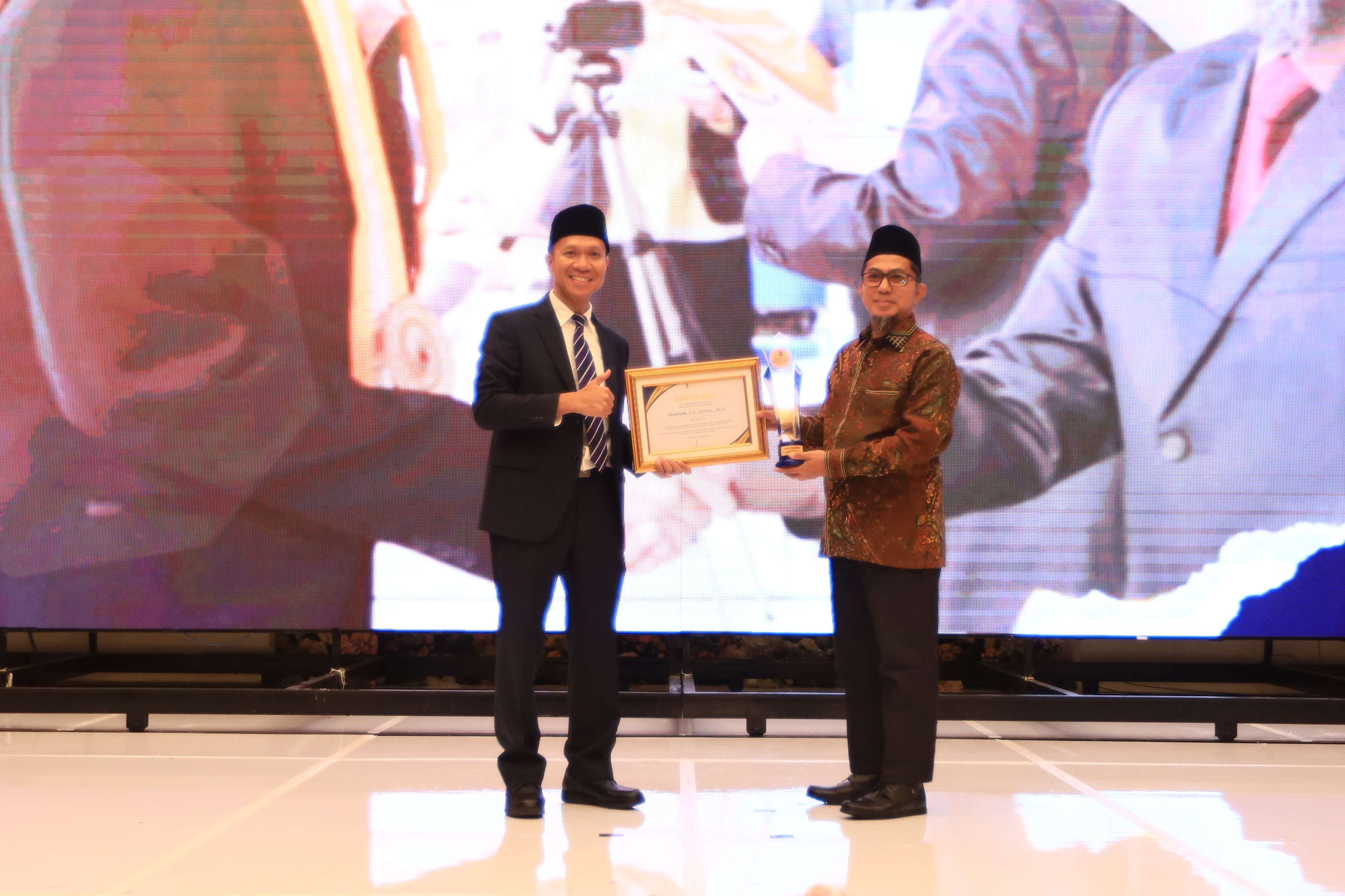 Apresiasi Tokoh Inspiratif di Profesor Mahyuddin Award 2025 - RRI.co.id