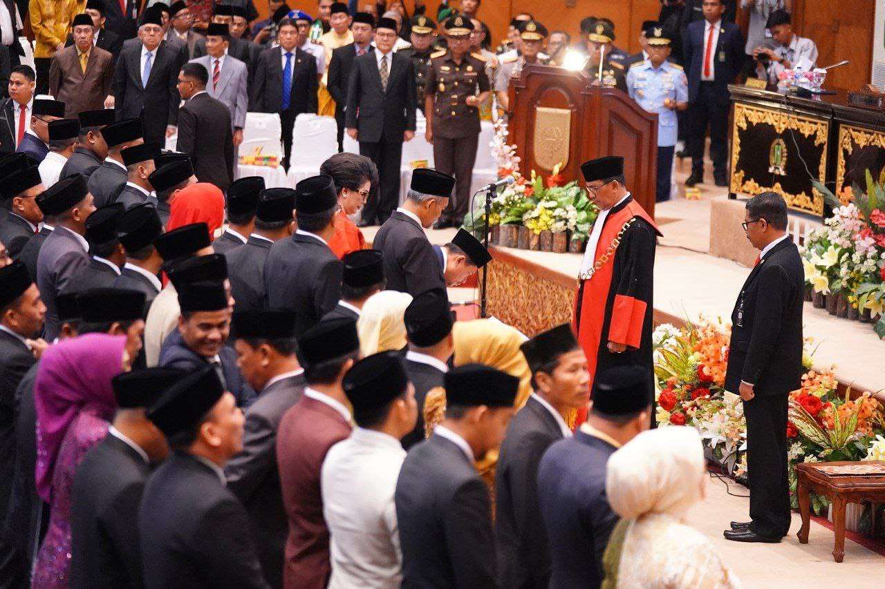 65 Anggota DPRD Provinsi Riau 2024-2029 Dilantik - RRI.co.id