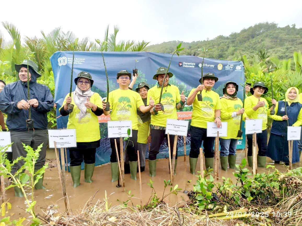FPIK Unsoed Tanam Ribuan Mangrove di Kebumen - RRI.co.id