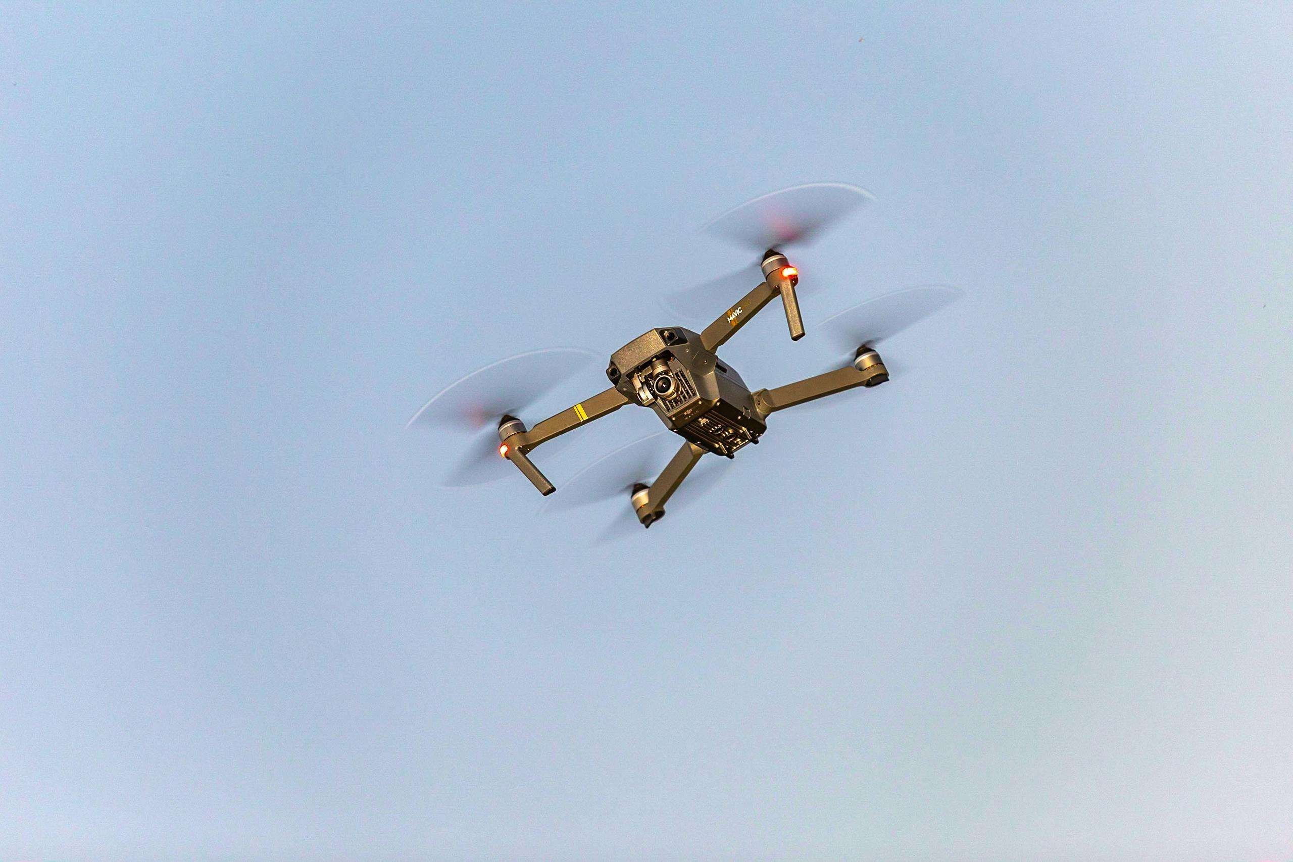 Mengulik Komponen Elektronik pada Pesawat Nirawak (Drone) - RRI.co.id
