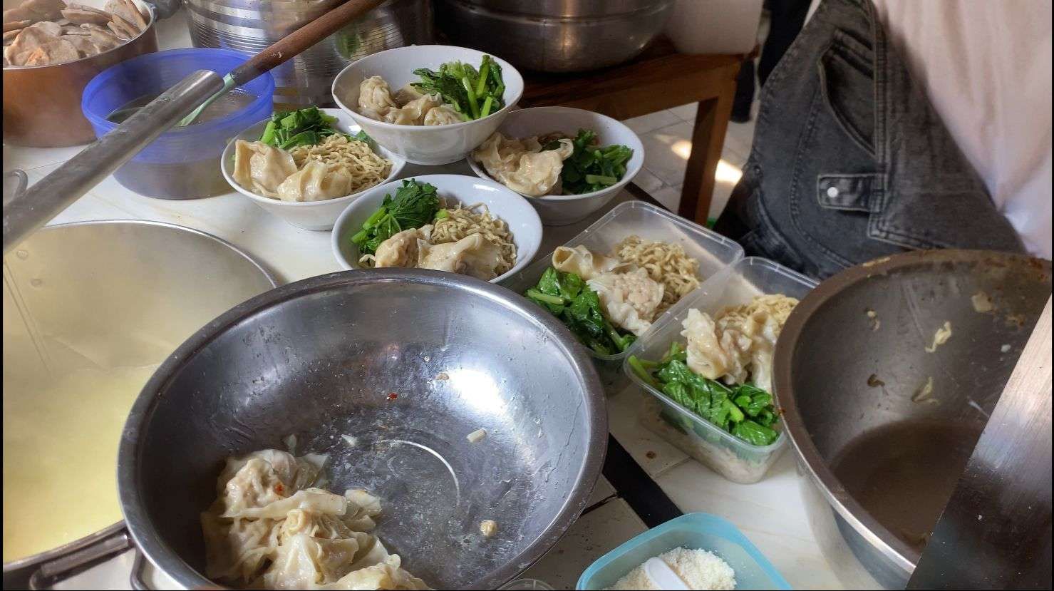 Kisah Penjual Mie Ayam Loky Laku 800 Porsi - RRI.co.id