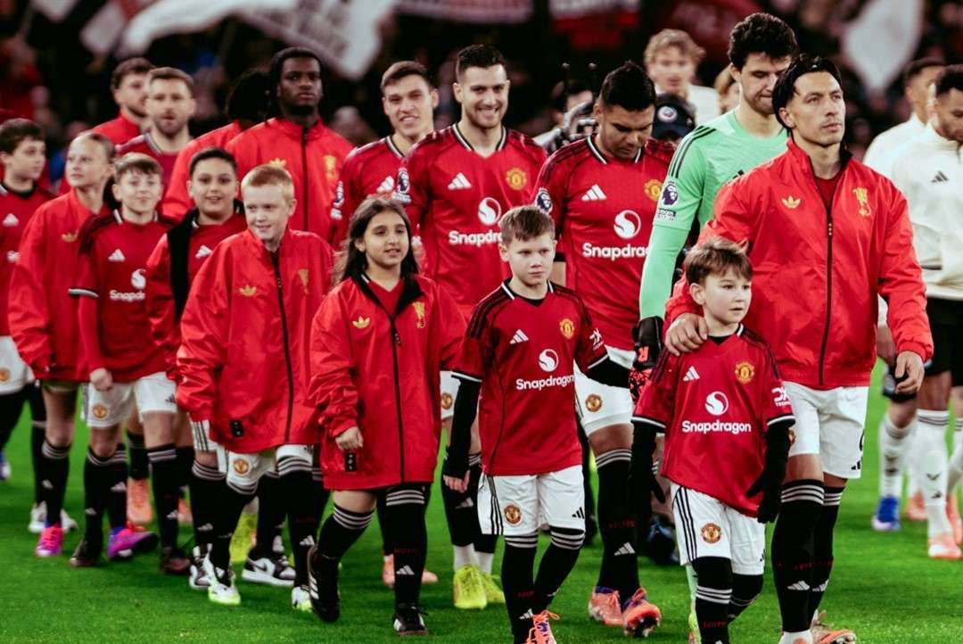 Neville: Formasi Amorim Penyebab Kemunduran MU - RRI.co.id