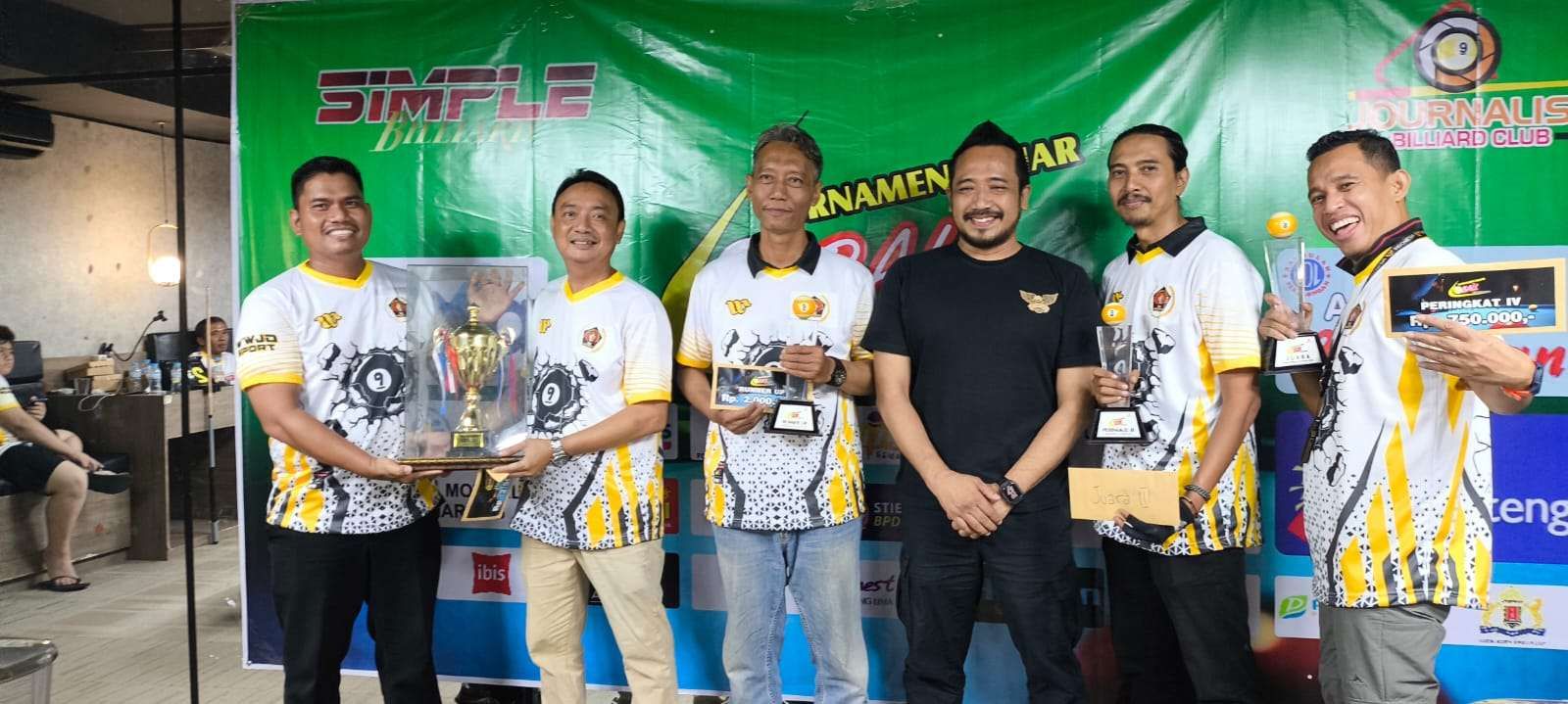 Hermansyah Bakri Juara Biliar Antarmedia Bola 9 se-Jateng - RRI.co.id