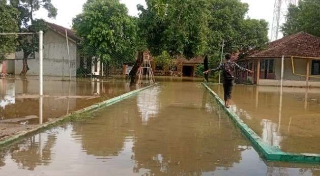 Sebanyak 40 Sekolah di Kudus Terendam Banjir - RRI.co.id