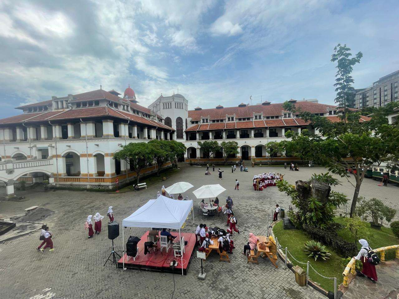 Pertama Kali, Lawang Sewu Jadi Tempat Salat Idulfitri - RRI.co.id