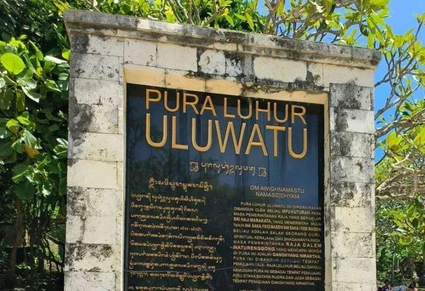 Daya Tarik Wisata Pura Luhur Uluwatu Bali - RRI.co.id