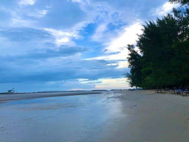 Pesona Pantai Pasir Padi di Pangkalpinang Babel - RRI.co.id