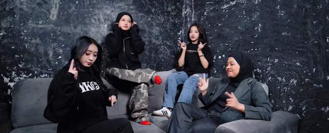 Lirik Lagu Tunggal Eka Versi HipHop Dangdut La-Tasya - RRI.co.id
