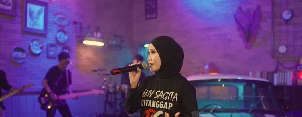Lirik Arti Terjemahan Ngamen 5 Lagu Eny Sagita - RRI.co.id