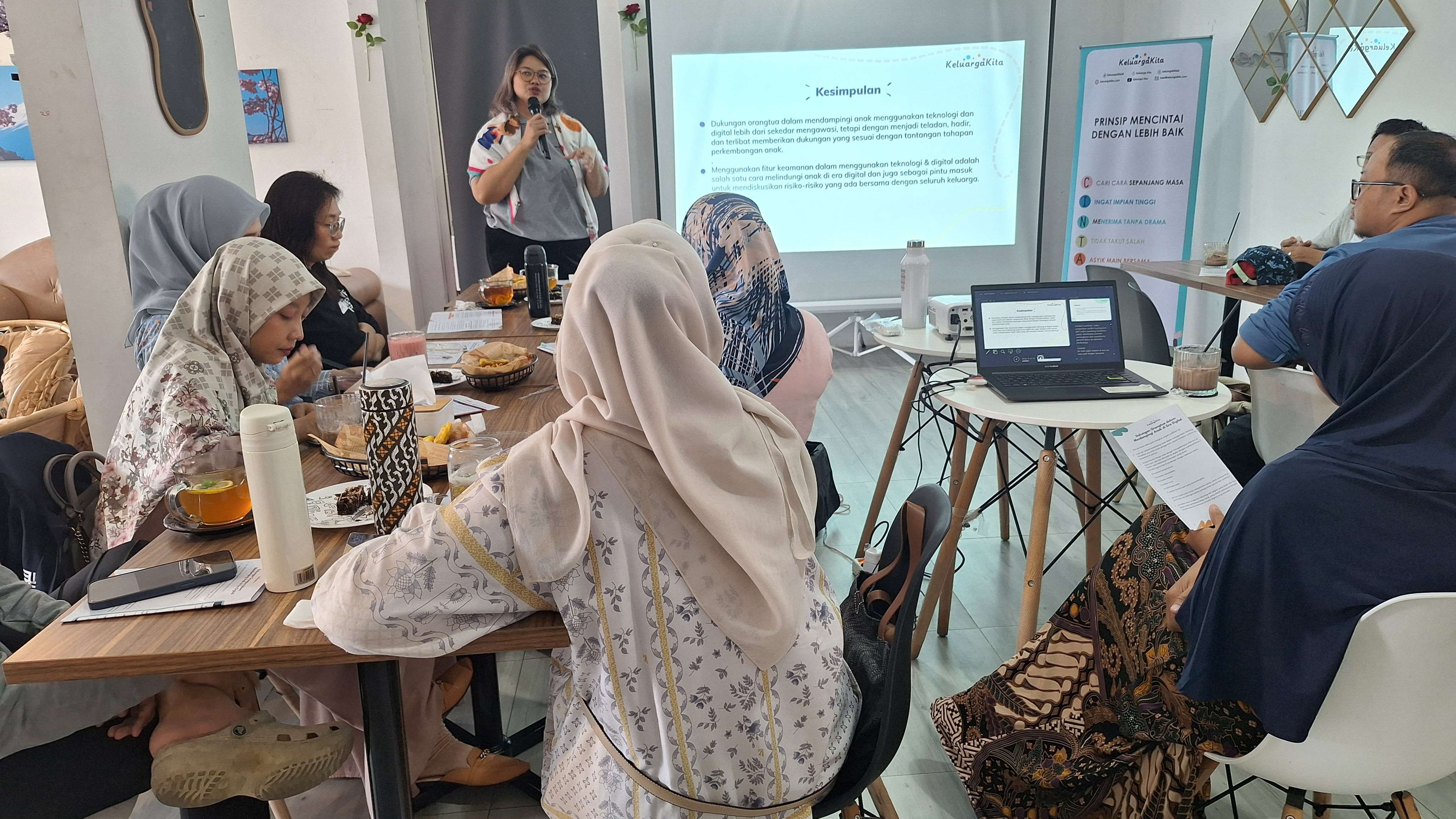 Perkuat Literasi Digital,Tik-Tok dan Keluarga Kita Edukasi Ortu - RRI.co.id