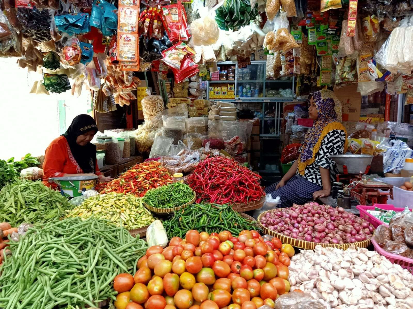 Geger Petugas Survey Dapur MBG dengan Pedagang Pasar Bunder - RRI.co.id
