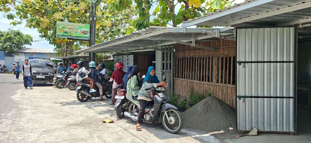 Soto Pojok Lapangan, Cita Rasa Legendaris dari Bantul - RRI.co.id
